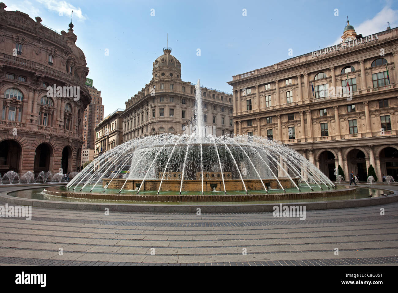 Piazza de ferrari square hi-res stock photography and images - Alamy
