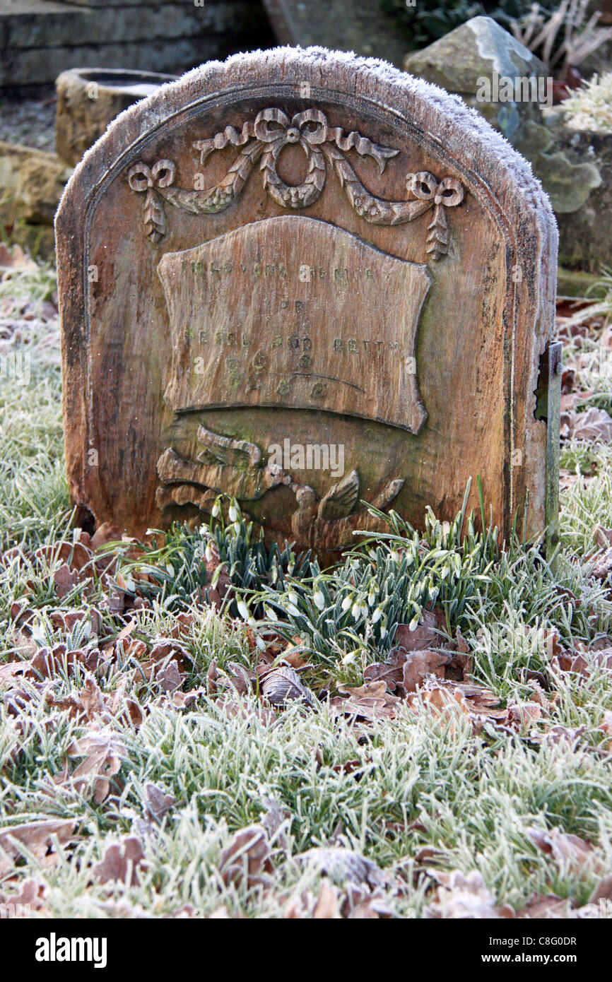 Wooden grave hi-res stock photography and images - Alamy