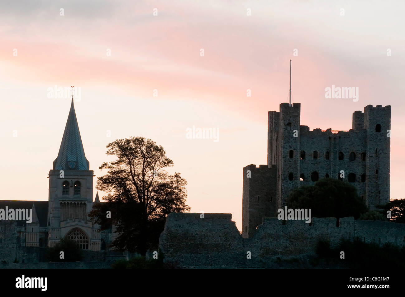 Dawn breaking over Rochester Castle in Kent Stock Photo - Alamy