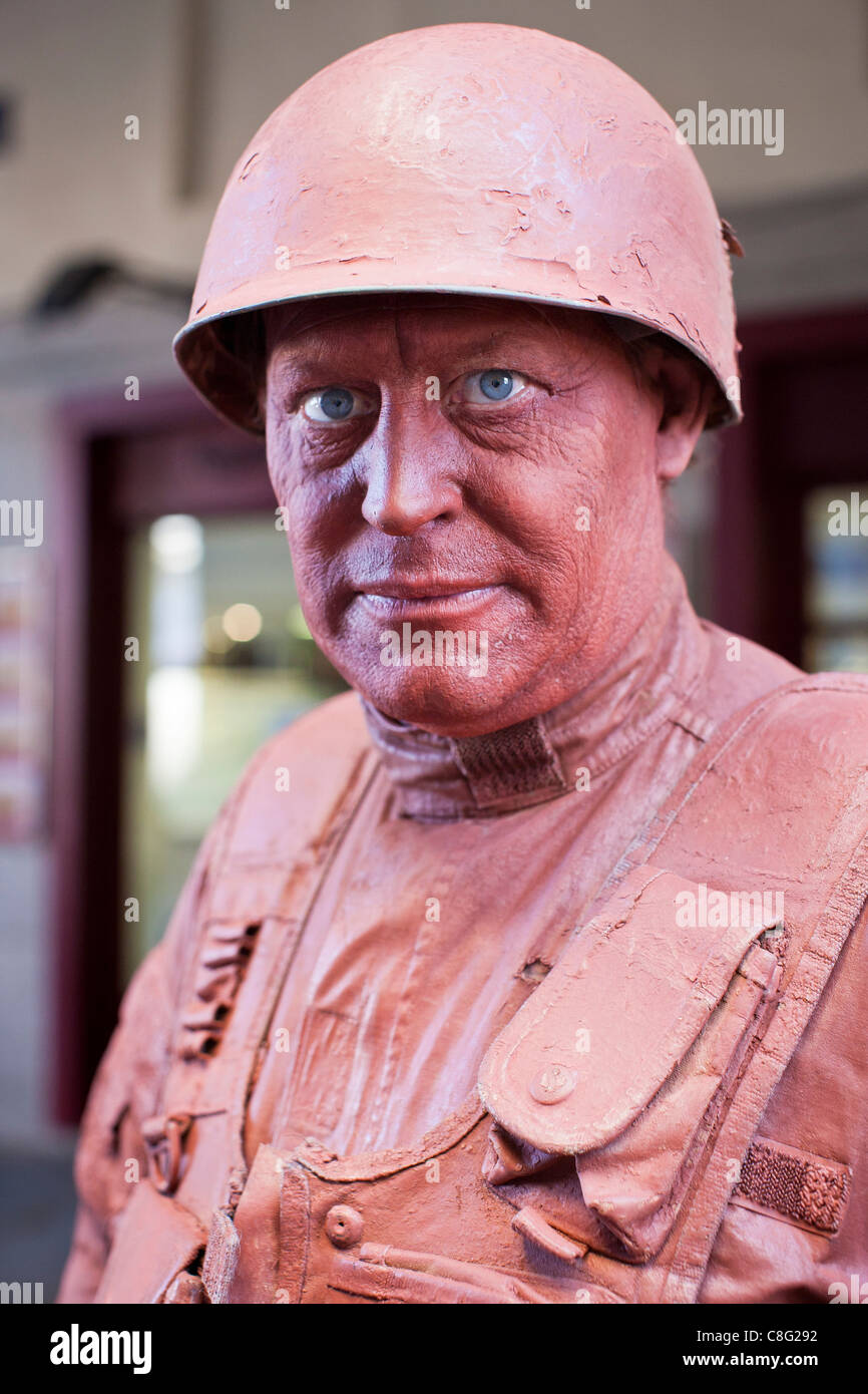 Statue of the soldier of the red army hi-res stock photography and ...