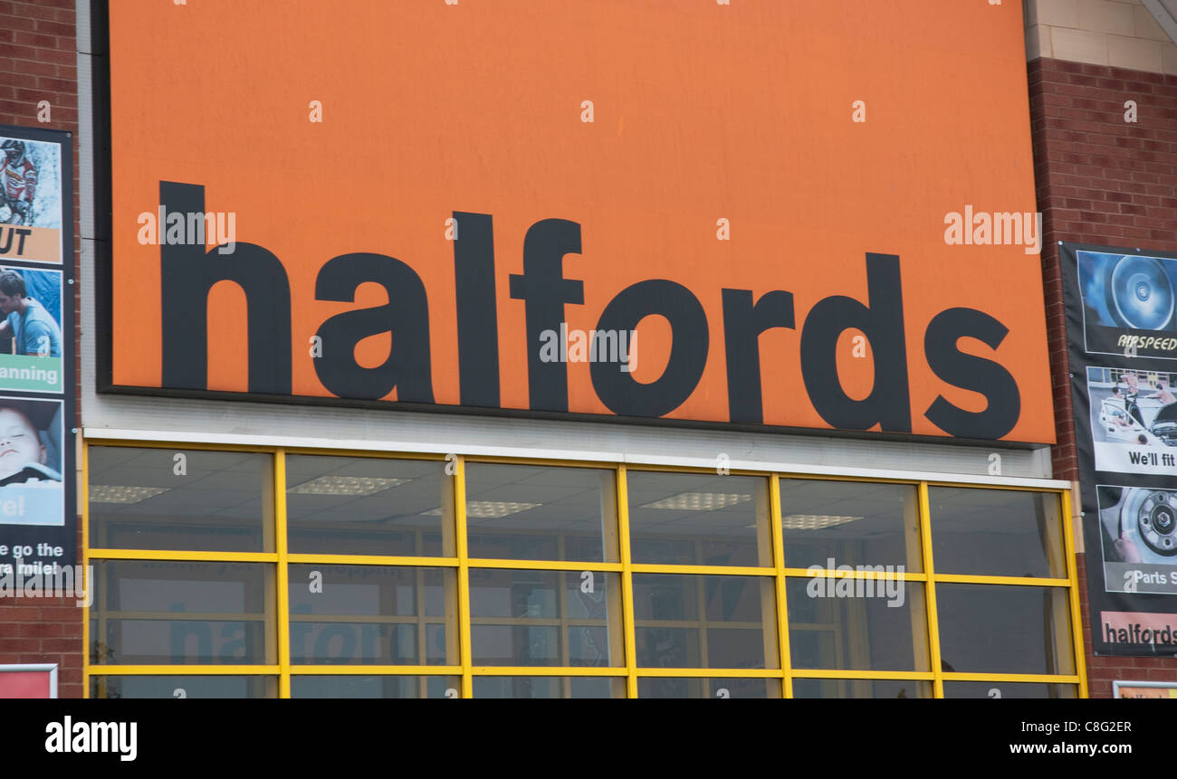 Halfords store hi-res stock photography and images - Alamy