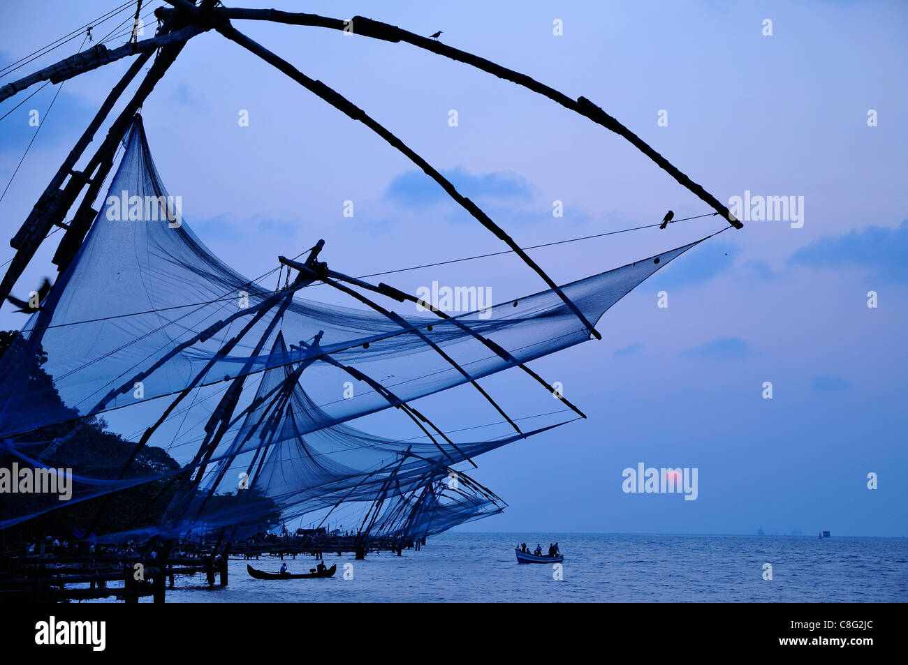 Fishermen preparing to lower the Chinese Fishing nets to catch fish on ...