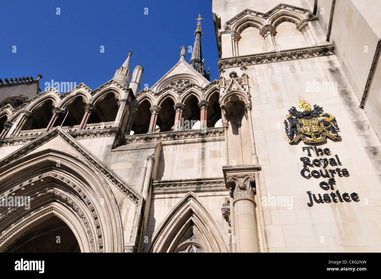Royal court of justice barrister hi-res stock photography and images ...