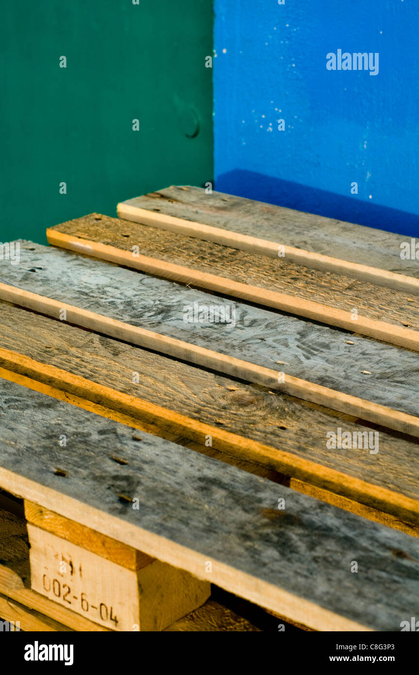 Empty pallets hi-res stock photography and images - Alamy