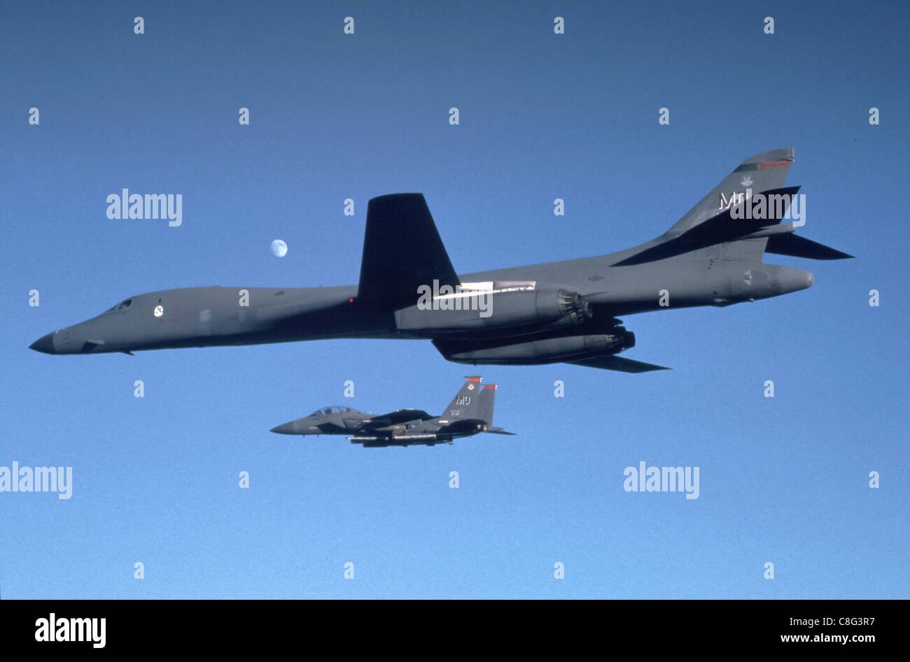 B 1b lancer stealth aircraft hi-res stock photography and images - Alamy