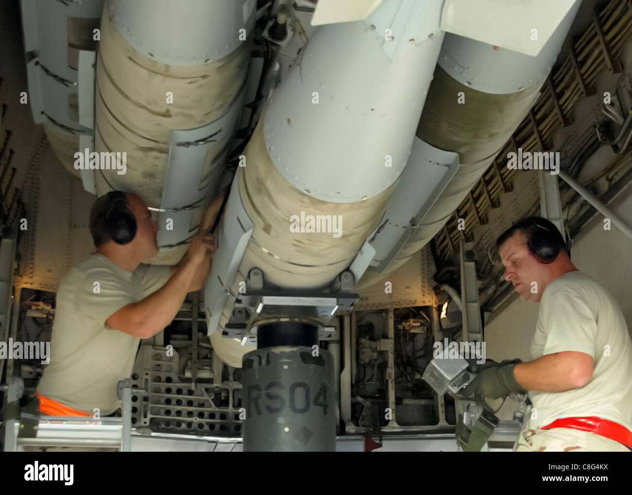 Weapons loading hi-res stock photography and images - Alamy