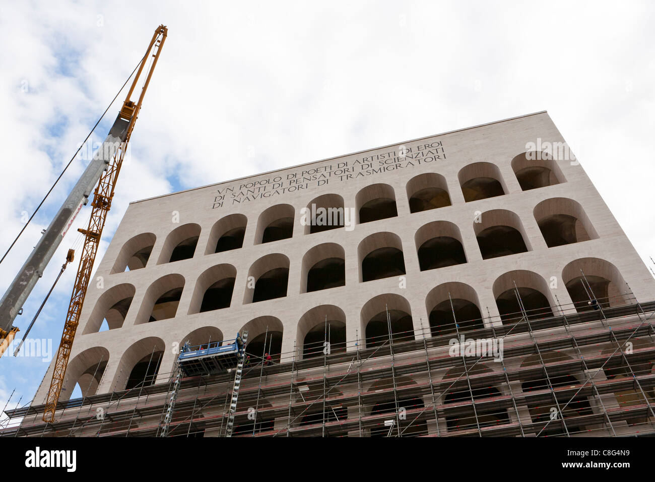Scaffolding on landmark italian building hi-res stock photography and ...