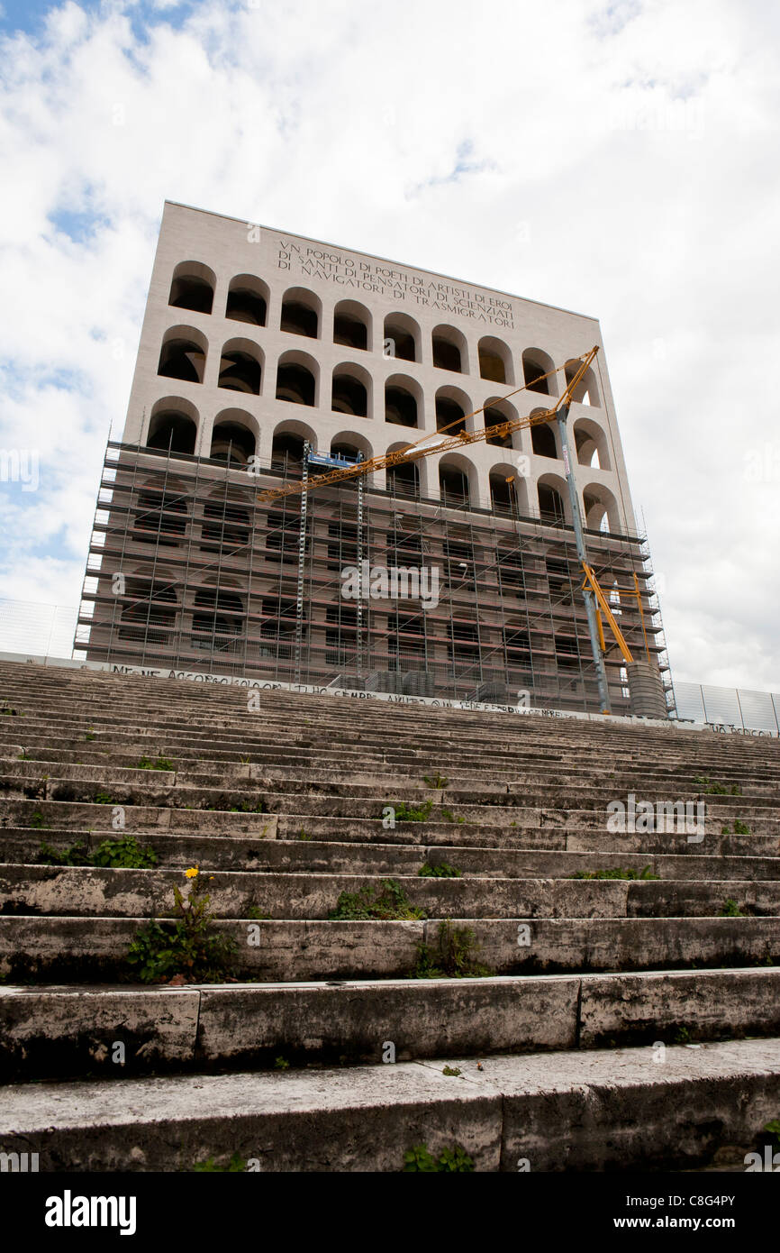 Scaffolding on landmark italian building hi-res stock photography and ...