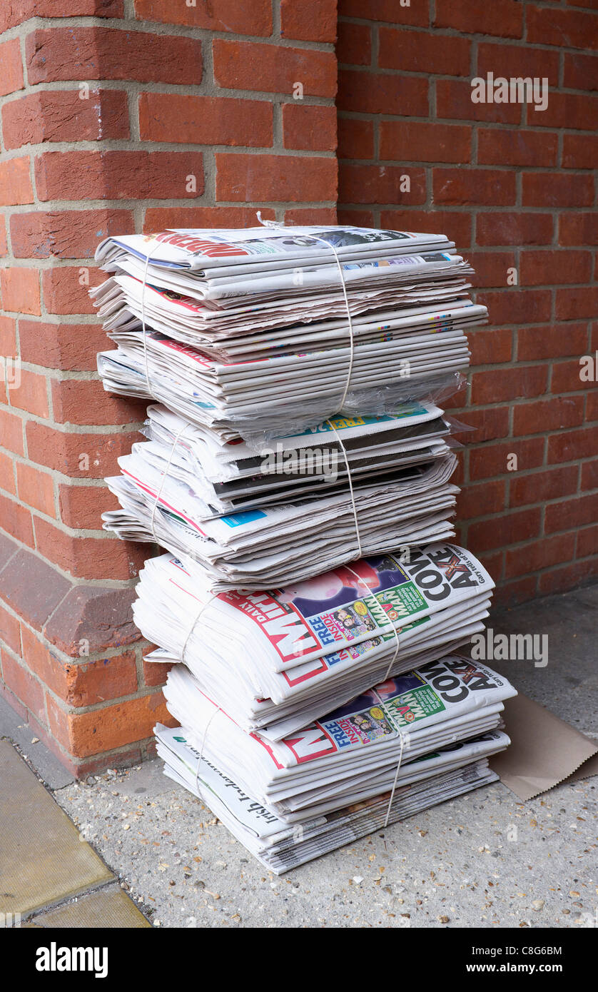Bundles of newspaper hi-res stock photography and images - Alamy
