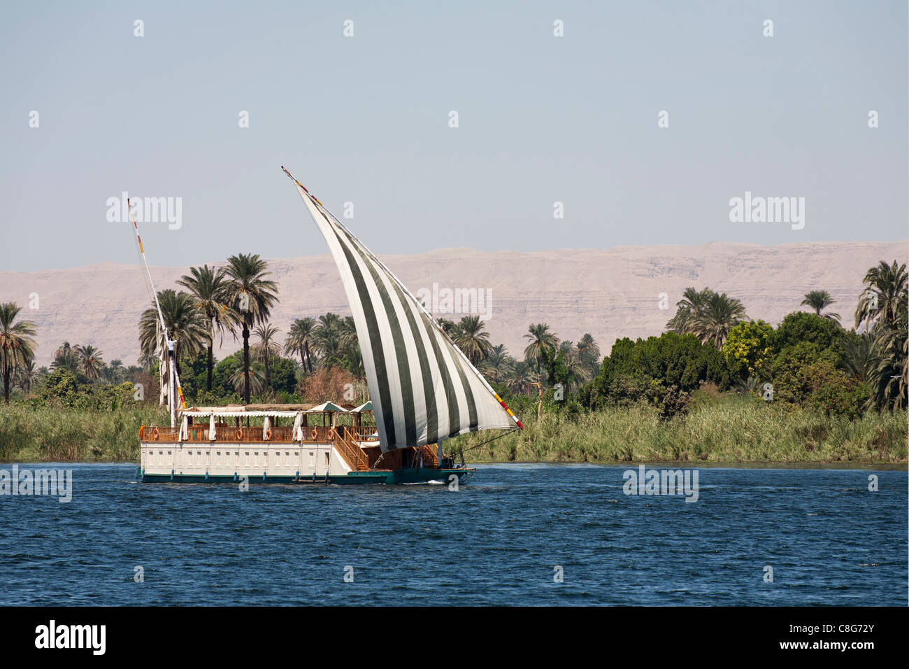 Dahabiya hi-res stock photography and images - Alamy