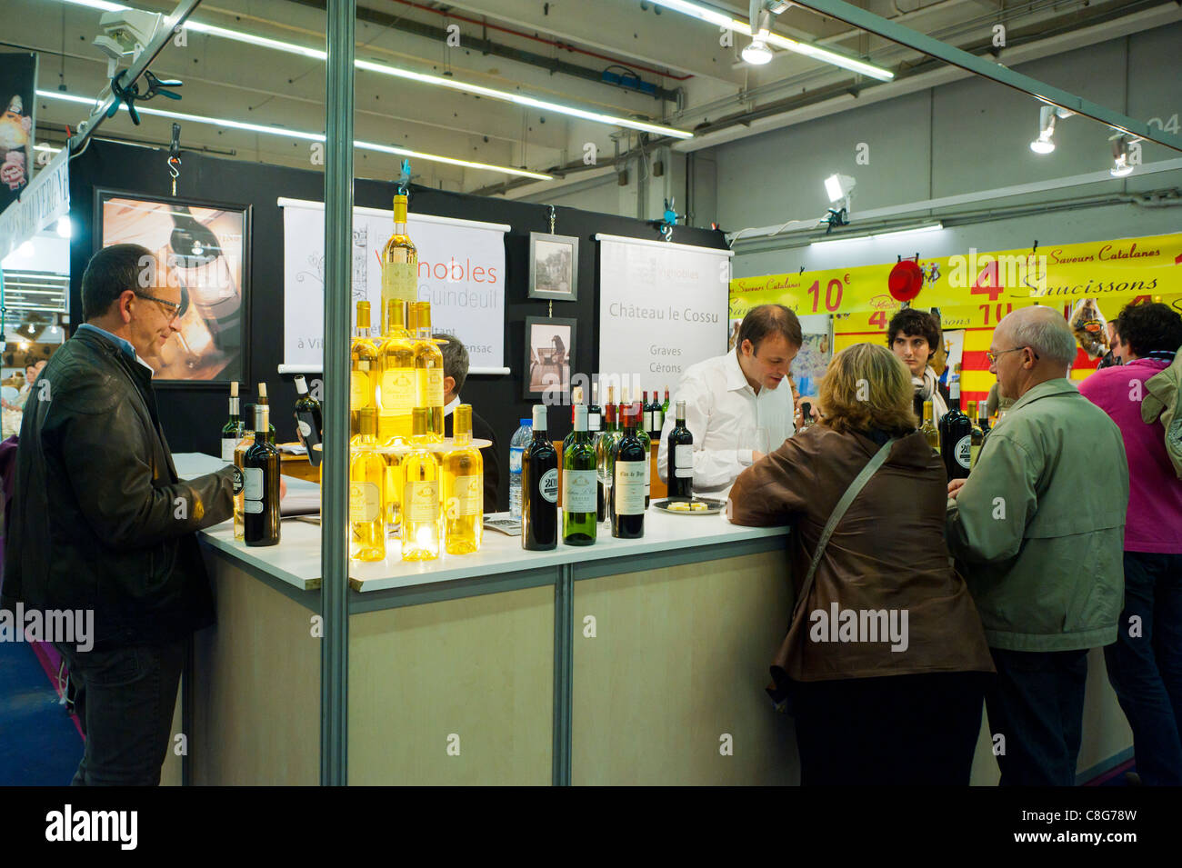 Wine bars and taste testing hi-res stock photography and images - Alamy