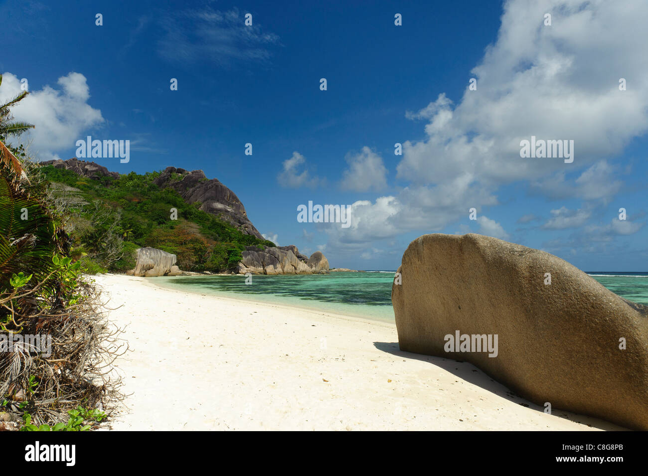 magnificent boulder-strewn tropical beach, La Digue island, Seychelles ...