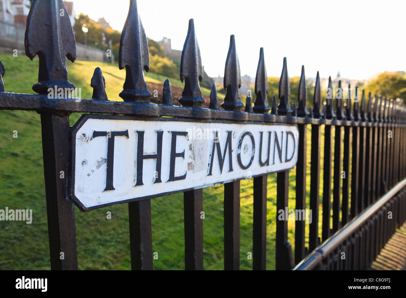 The mound edinburgh scotland hi-res stock photography and images - Alamy