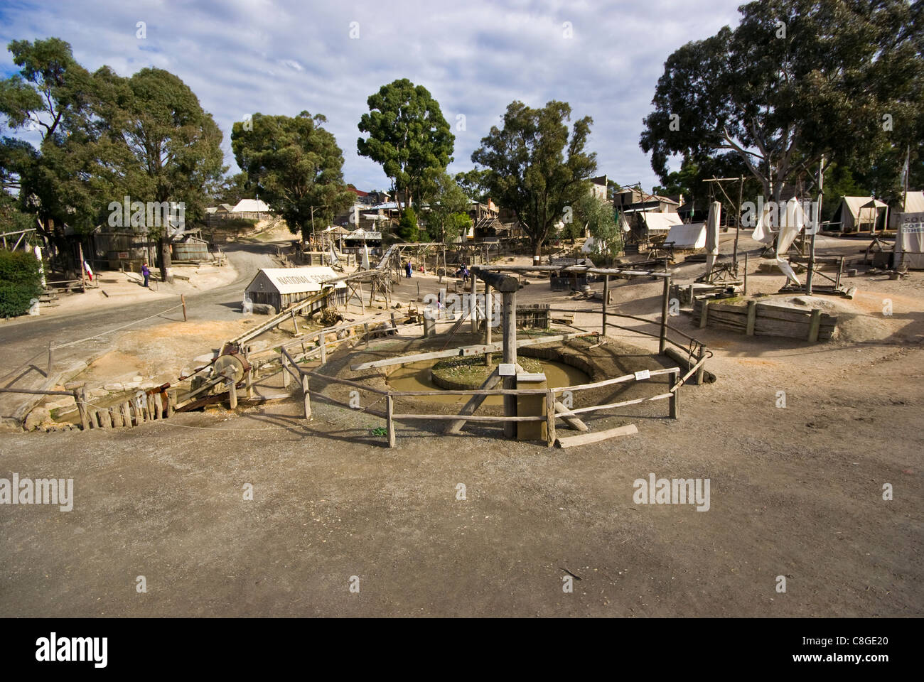 Gold sovereign production hi-res stock photography and images - Alamy