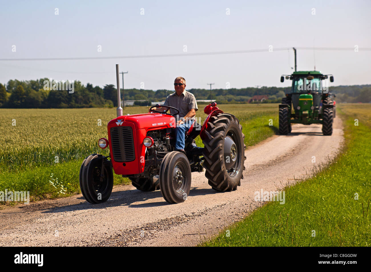 Vintage tractor run hi-res stock photography and images - Alamy