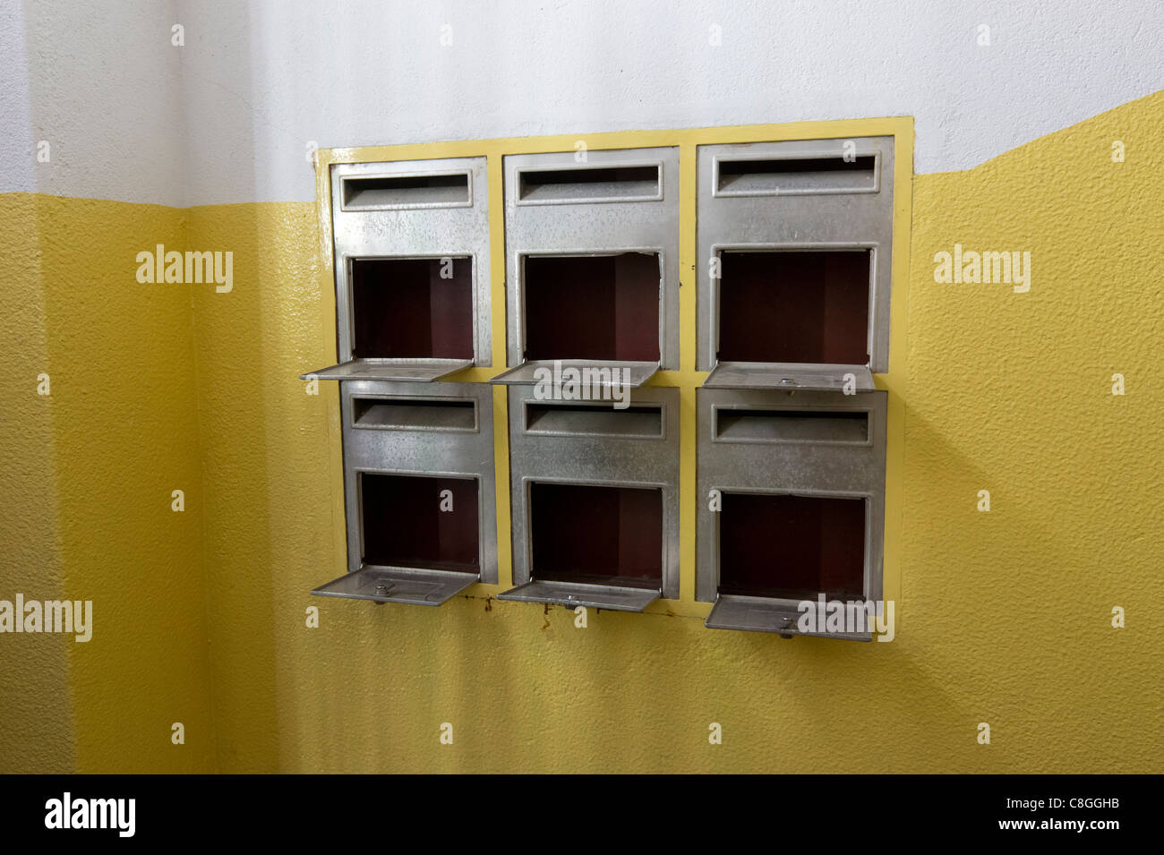 Empty mailbox hi-res stock photography and images - Alamy