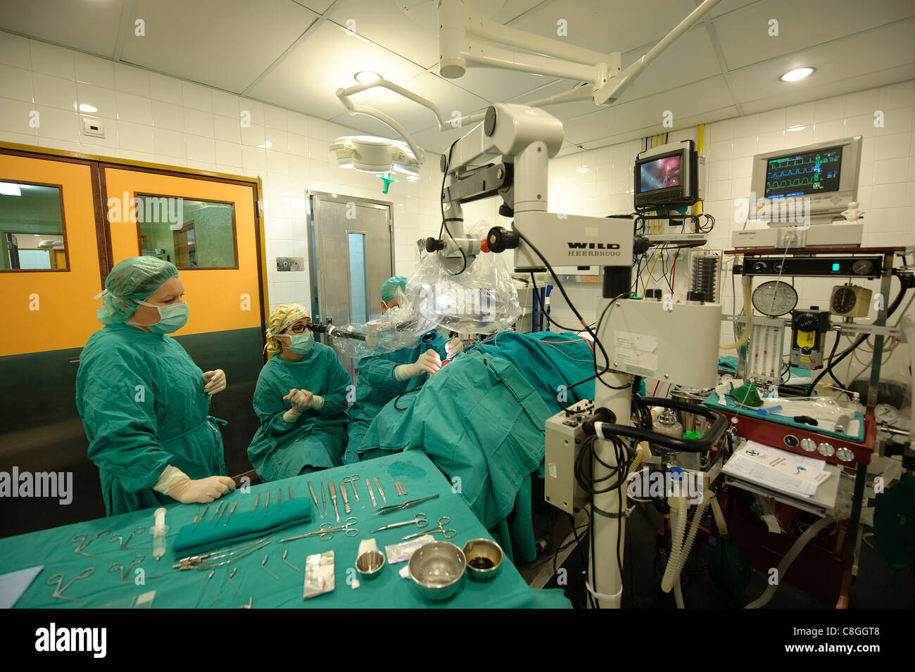 Doctors performing surgery in operating room Stock Photo - Alamy