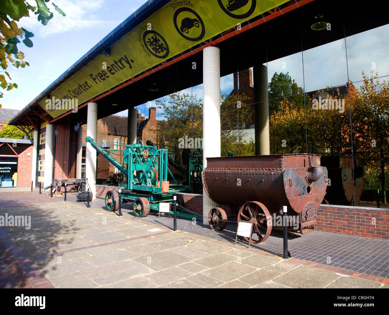 Old industrial machines in the Museums quarter of Old Town, Hull ...