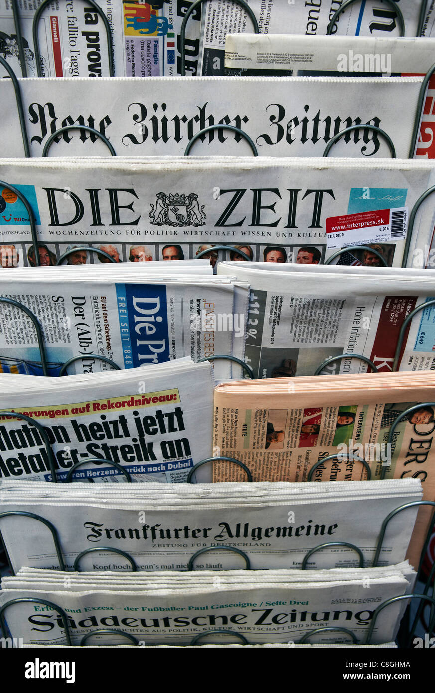 Foreign newspaper hi-res stock photography and images - Alamy