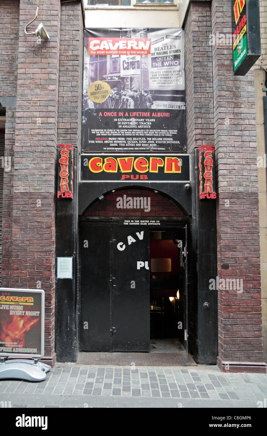 The entrance to the Cavern Pub, close to where the Beatles first ...
