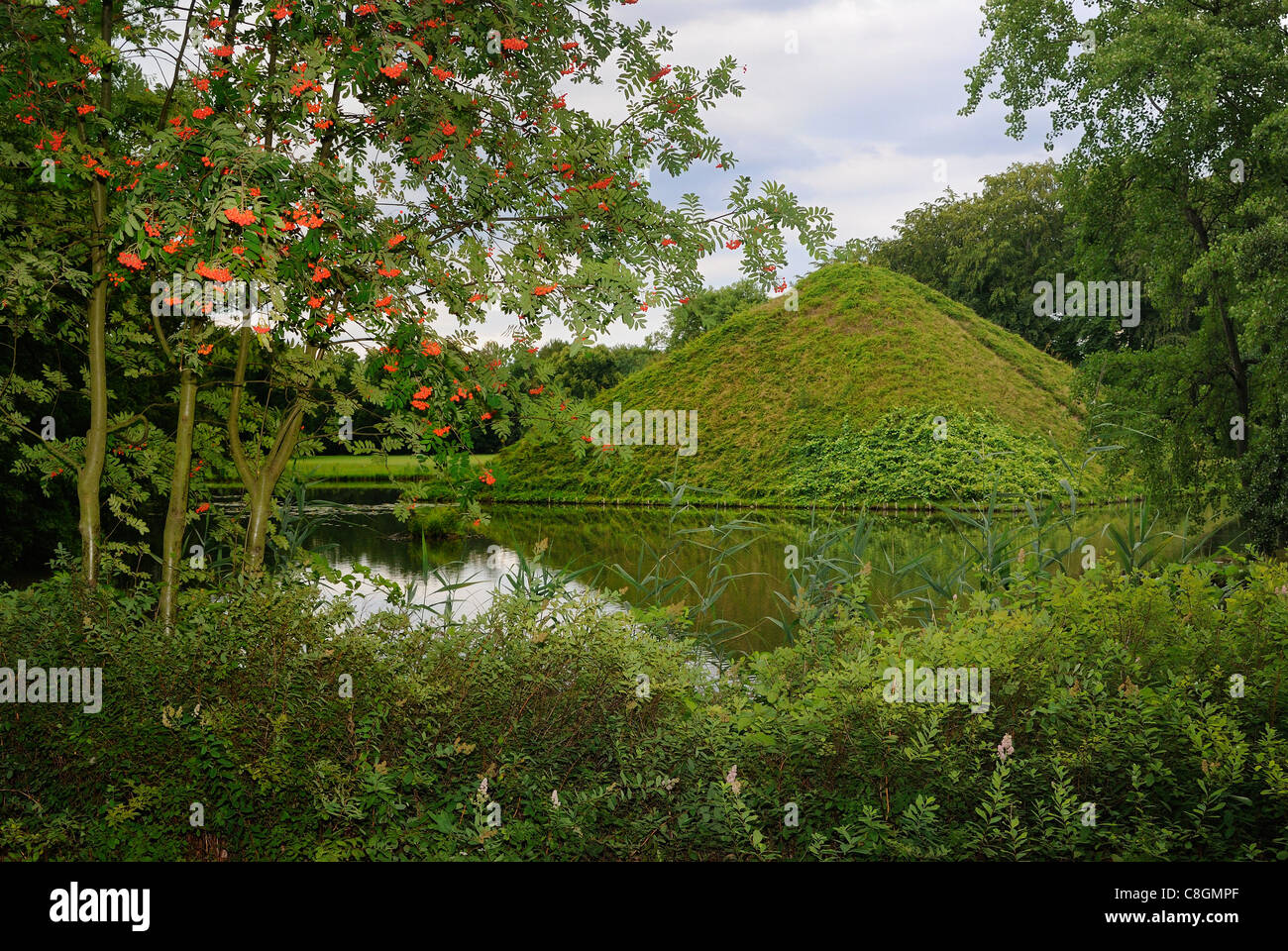 Tombs pyramid hi-res stock photography and images - Alamy