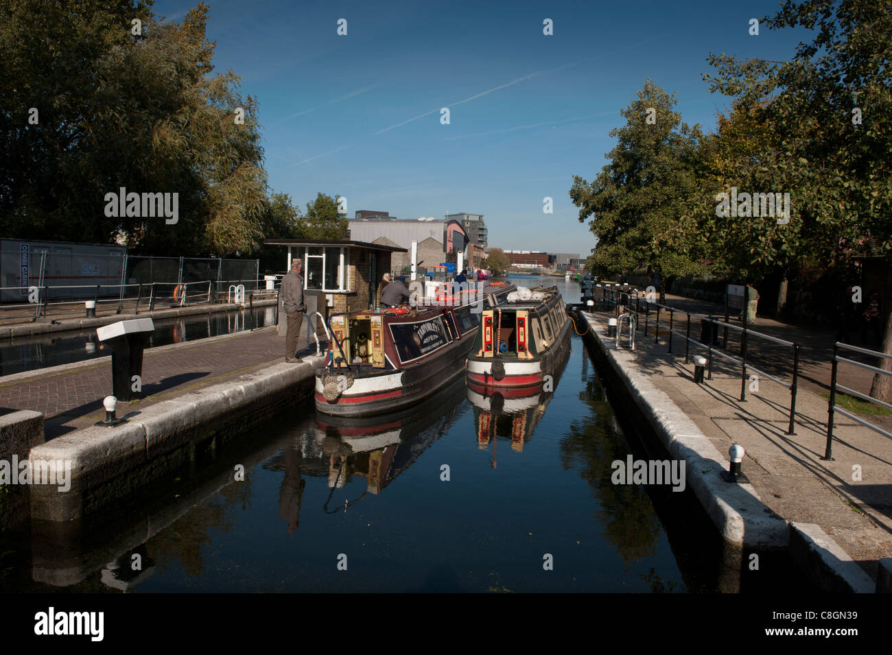 Lea river lock canal boats hi-res stock photography and images - Alamy