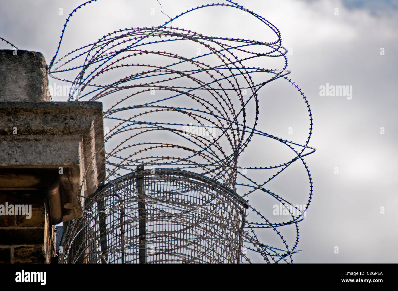 Prison razor wire hi-res stock photography and images - Alamy