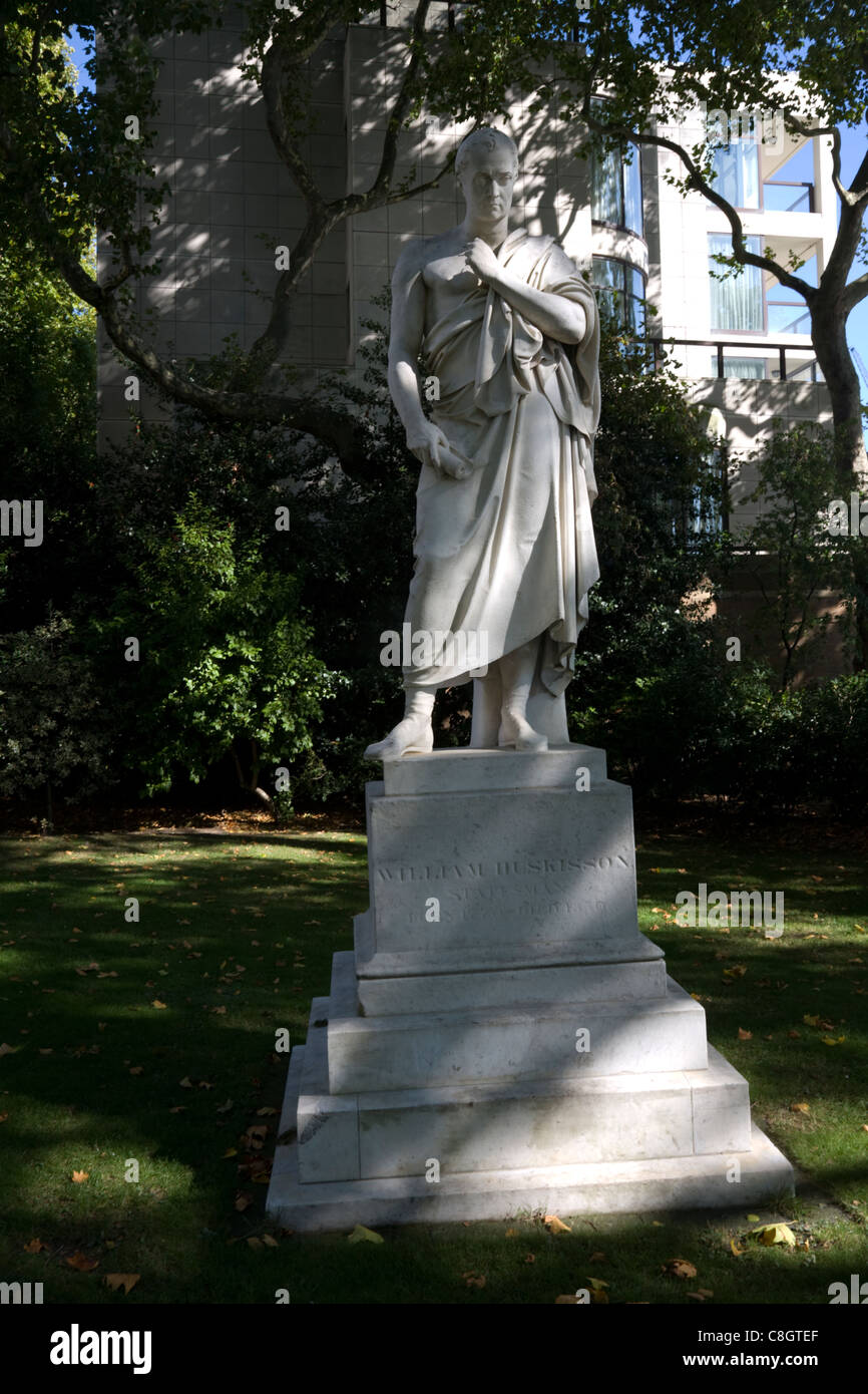 William huskisson statue hi-res stock photography and images - Alamy