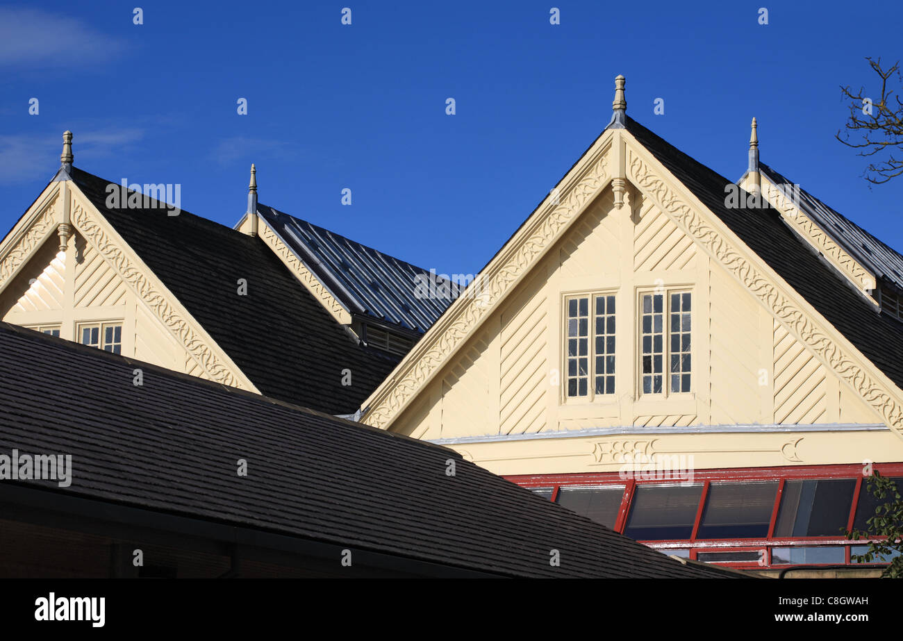 Eaves end hi-res stock photography and images - Alamy