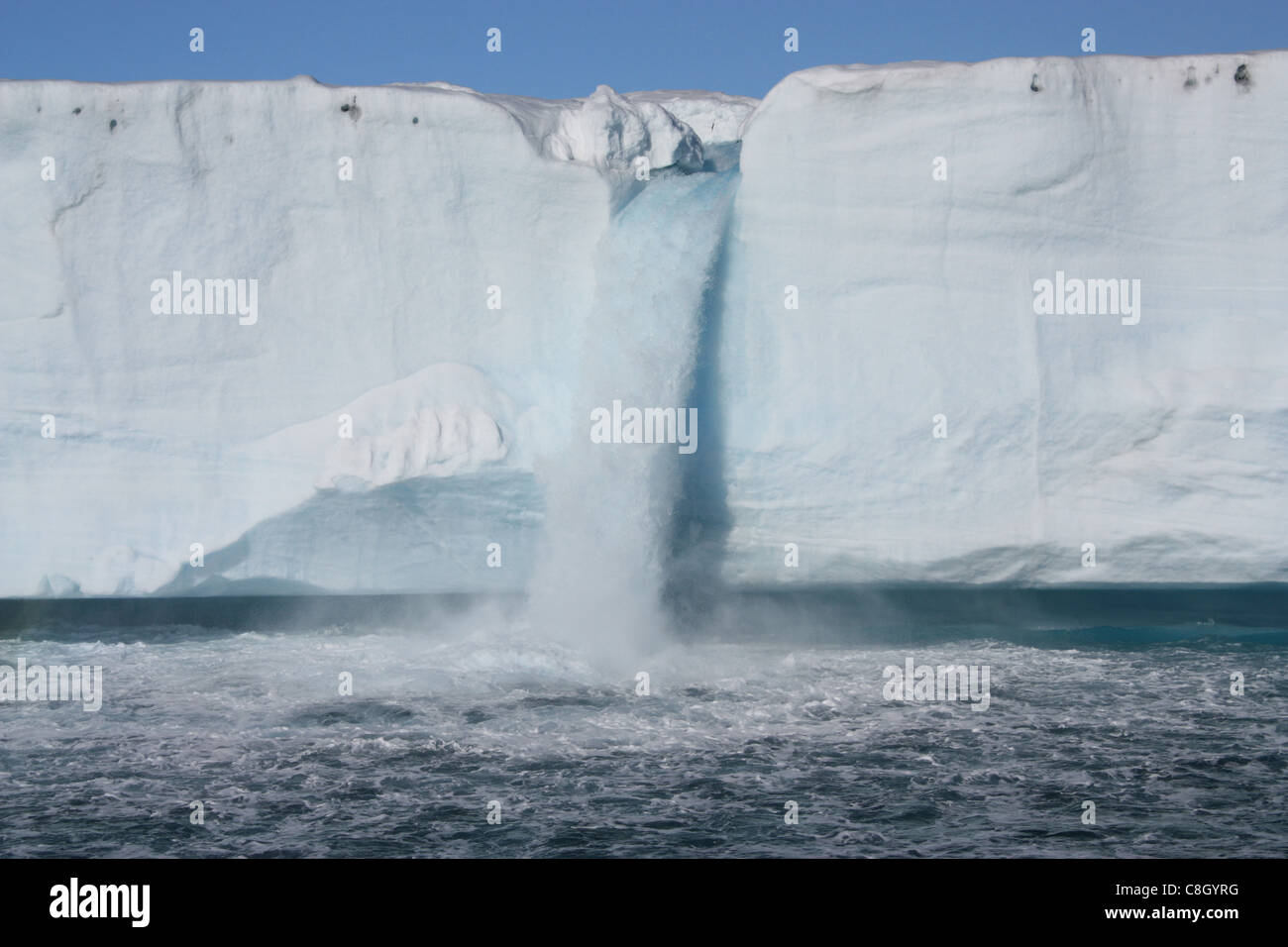 Edge island svalbard archipelago hi-res stock photography and images ...