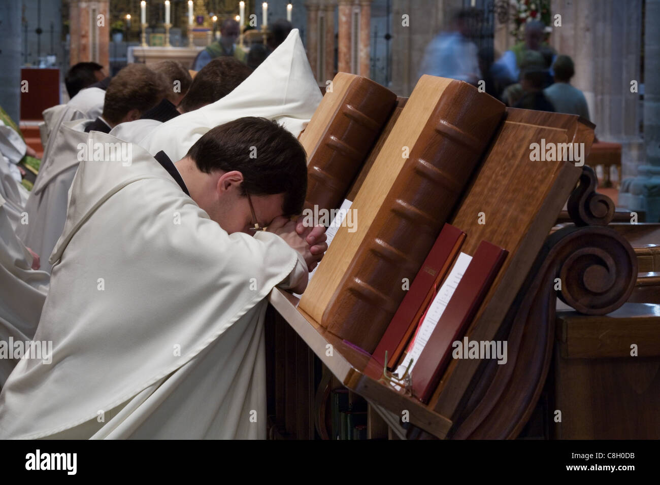 Monk reading bible hi-res stock photography and images - Alamy
