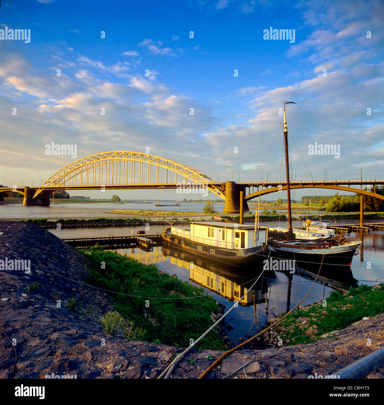 Netherlands, Holland, Europe, Gelderland, Nijmegen, Waal, river, bridge ...