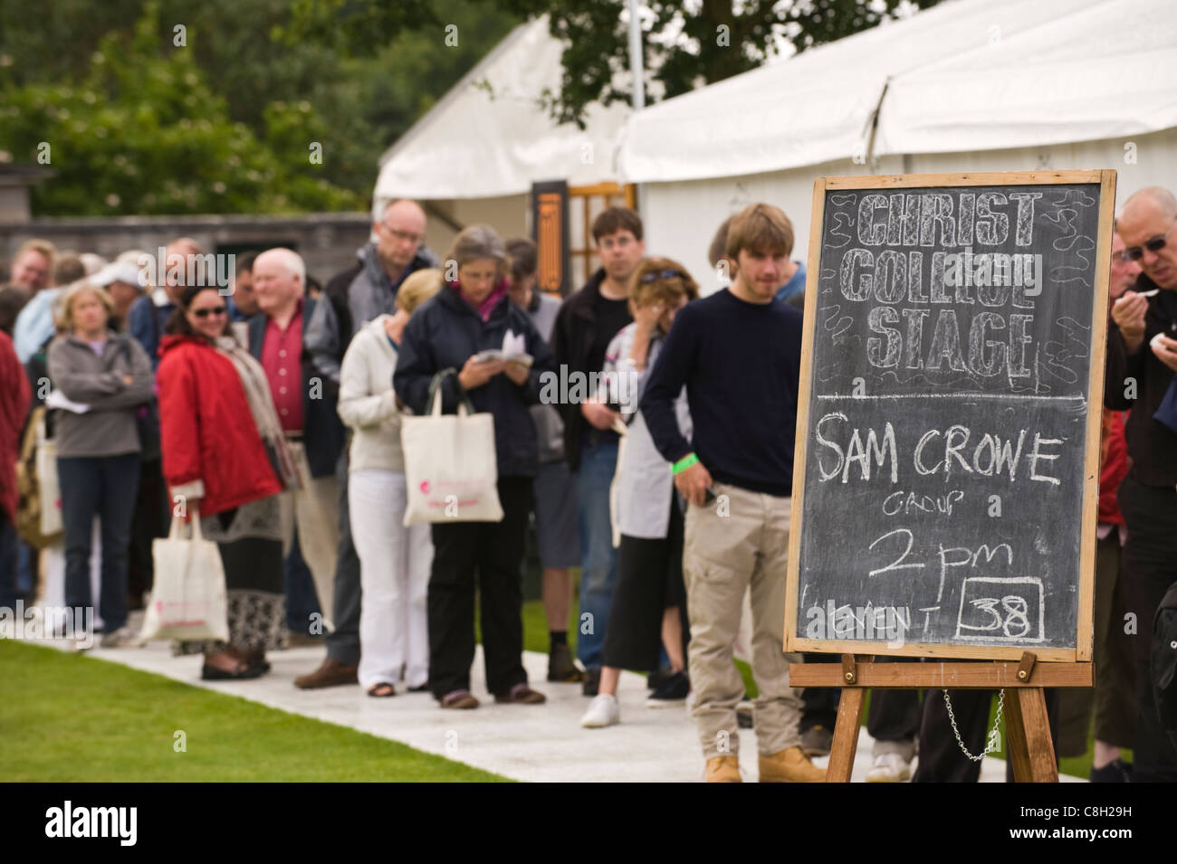 Queue outside concert uk hi-res stock photography and images - Alamy