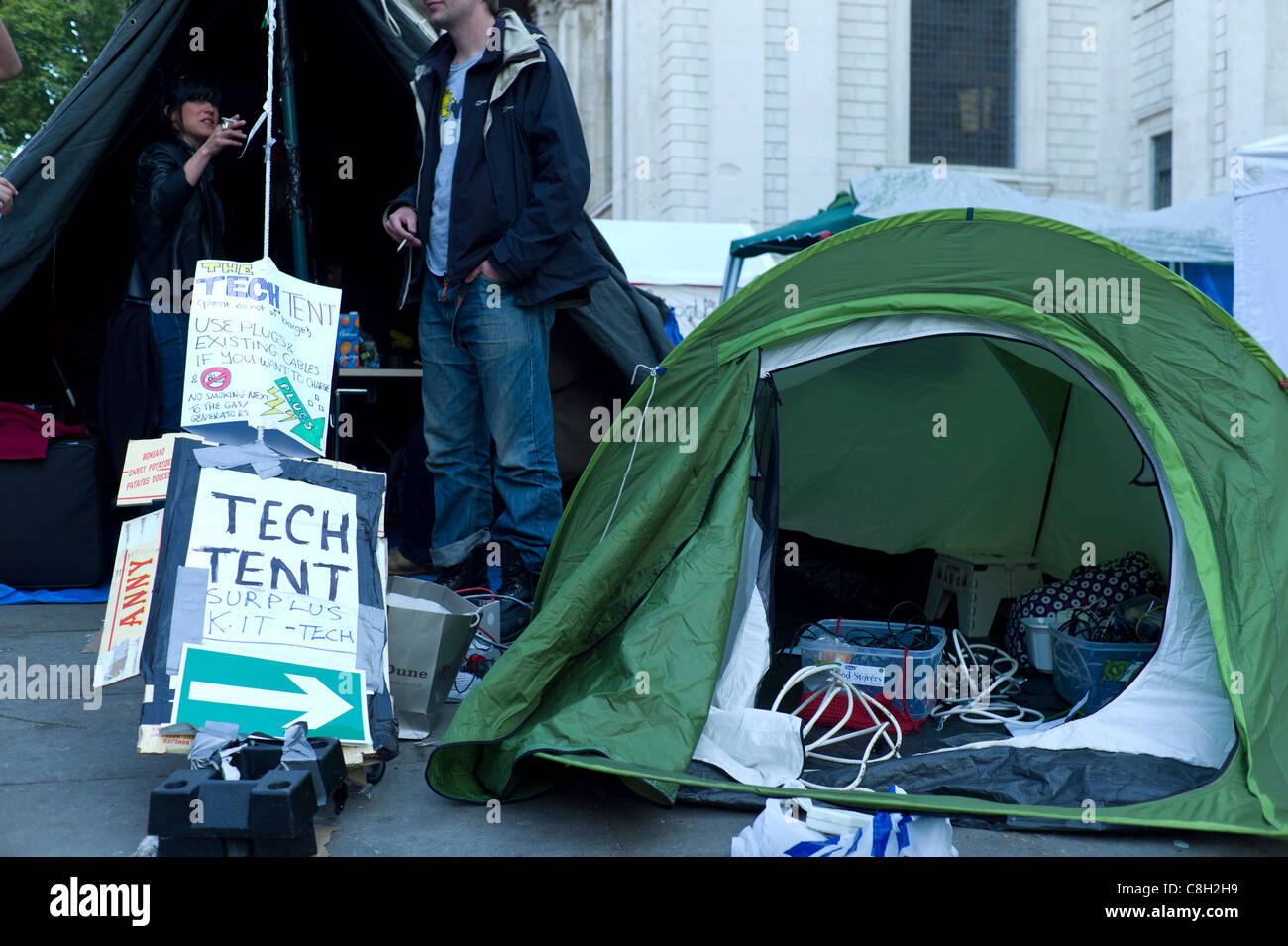 Placards banners posters anti capitalist hi-res stock photography and ...