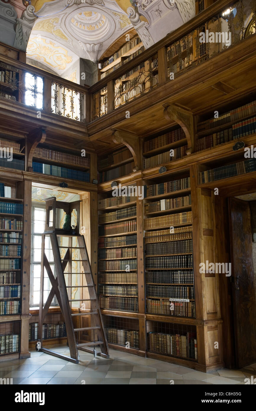 Abbey library hi-res stock photography and images - Alamy