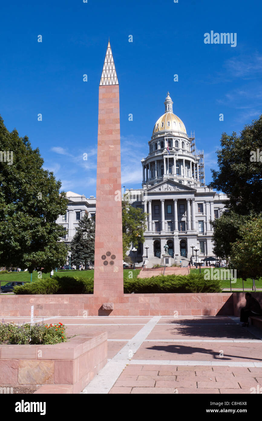 Obelisk building hi-res stock photography and images - Alamy