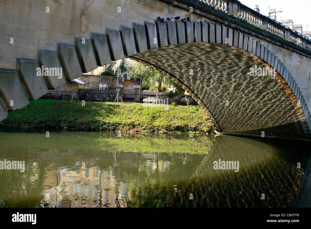 Under the Bridges of Bath and the River Avon Stock Photo - Alamy