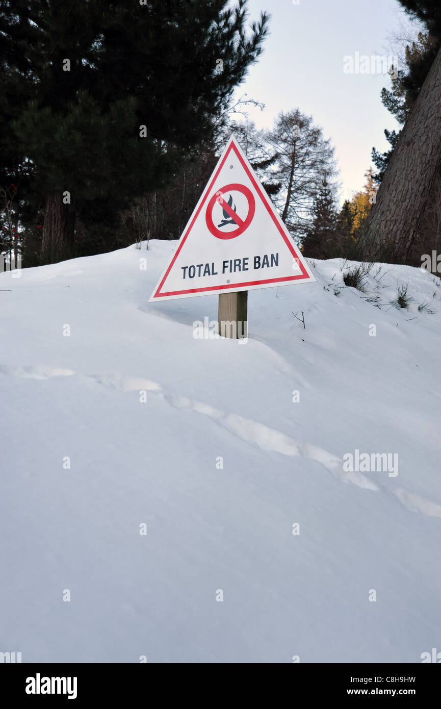 Heavy snow funny hi-res stock photography and images - Alamy