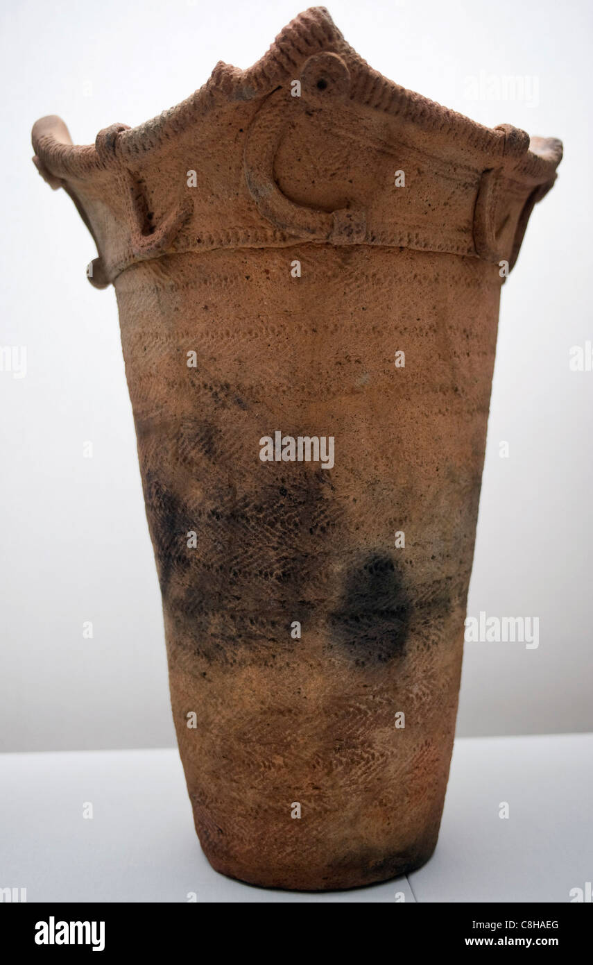 Jomon pottery hi-res stock photography and images - Alamy