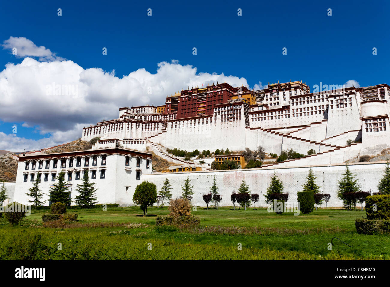 Potala palace hi-res stock photography and images - Alamy