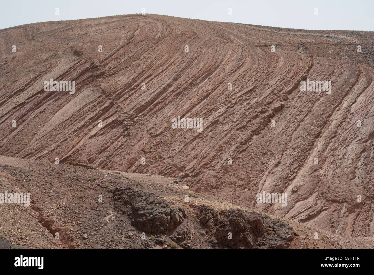 Steeply dipping rocks hi-res stock photography and images - Alamy
