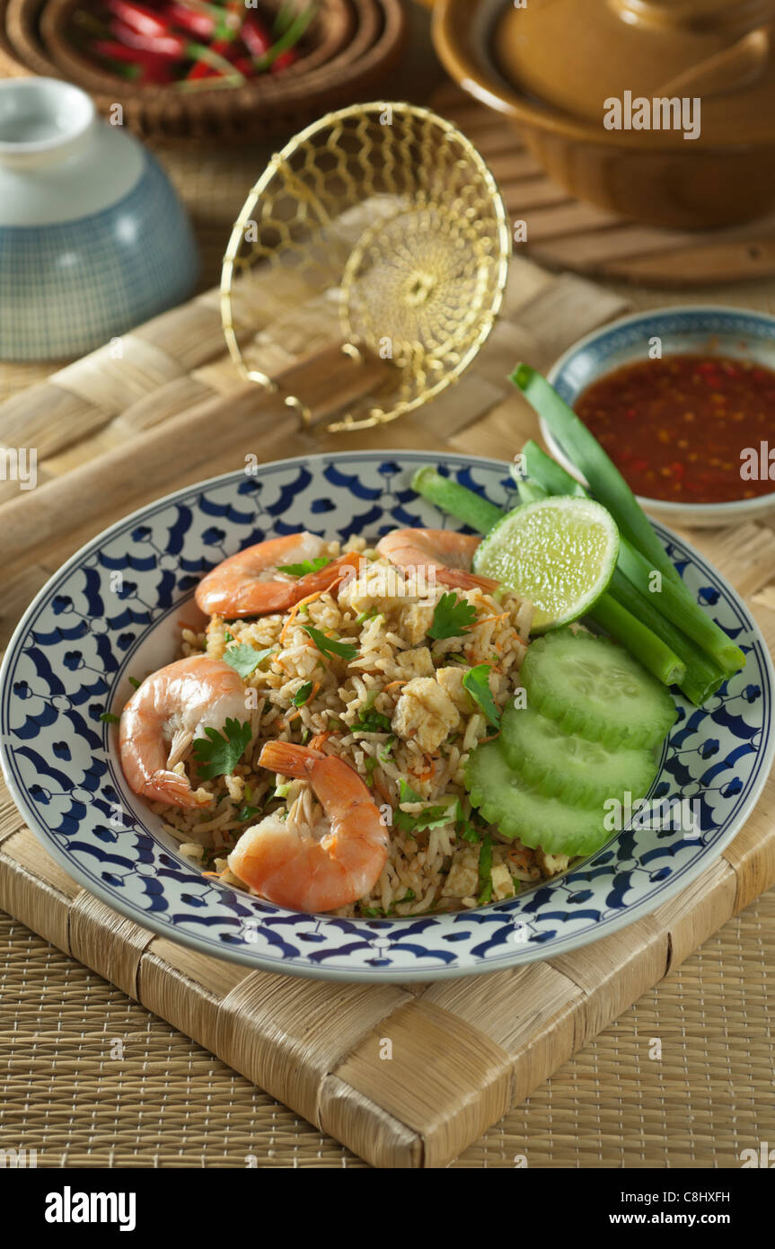Thai shrimp fried rice Khao pad goong Stock Photo - Alamy