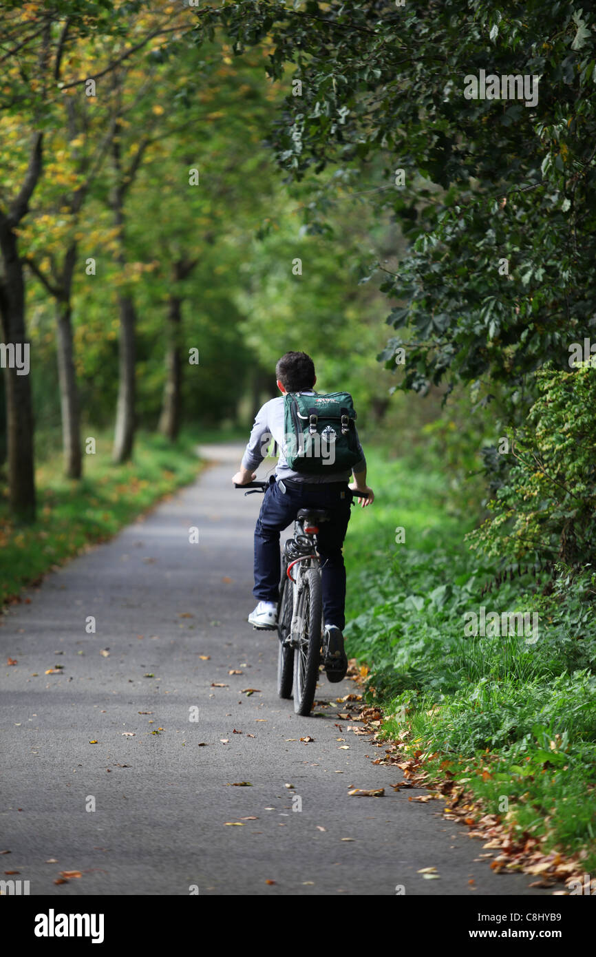 Railway cycle path hi-res stock photography and images - Alamy