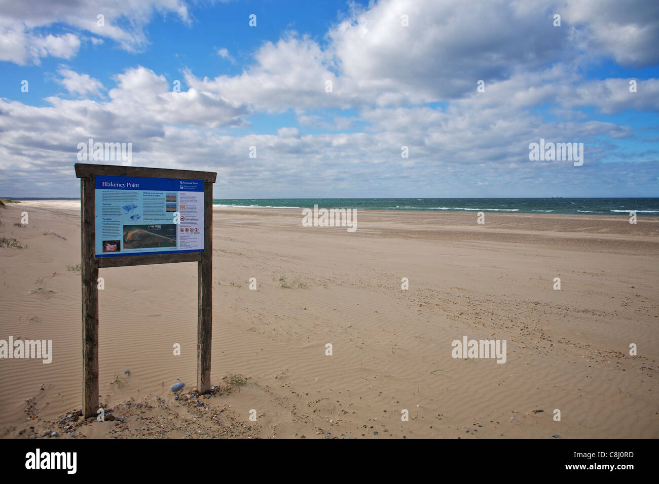 Uk beach sign hi-res stock photography and images - Alamy