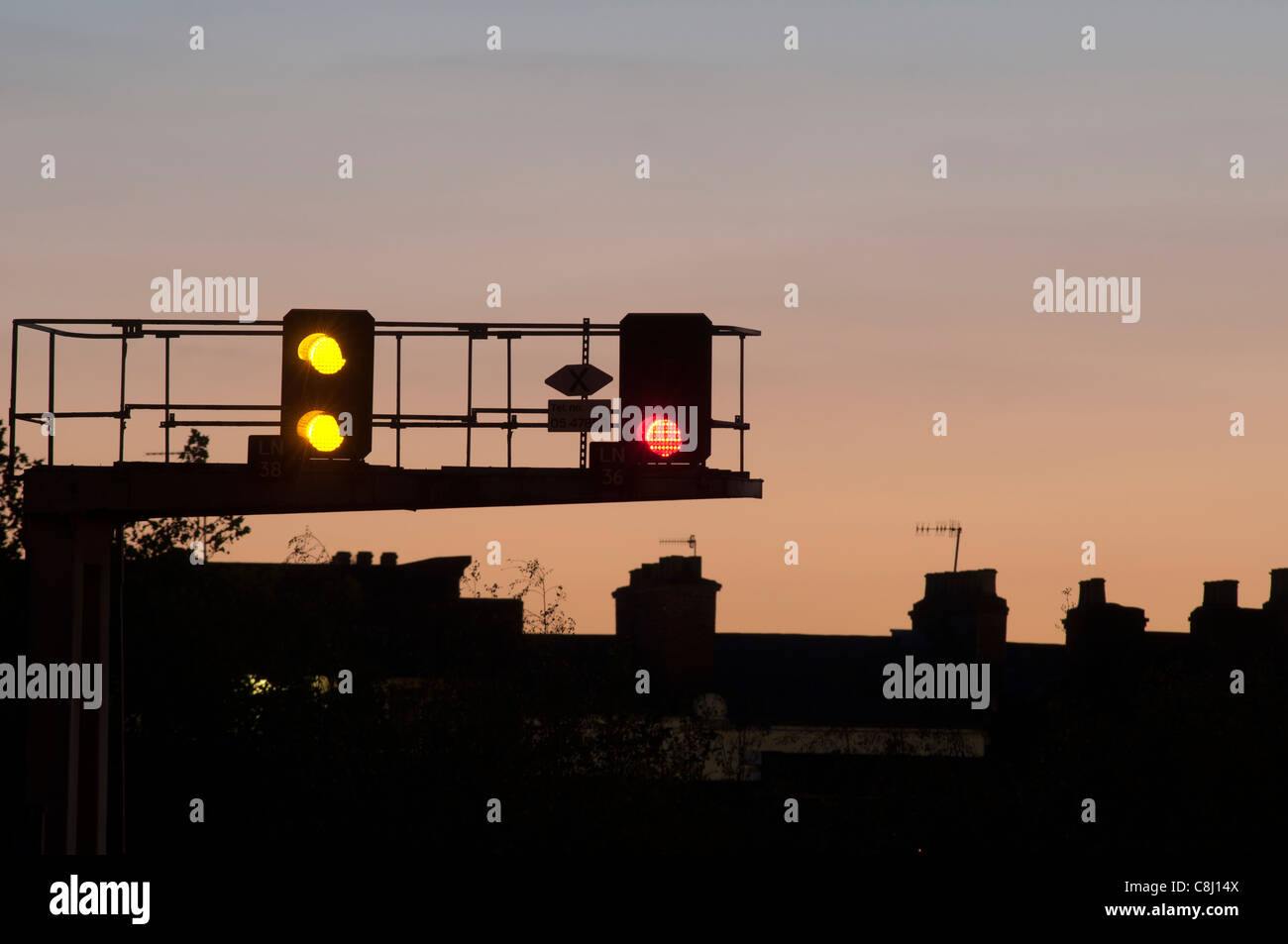 Railway signals uk hi-res stock photography and images - Alamy