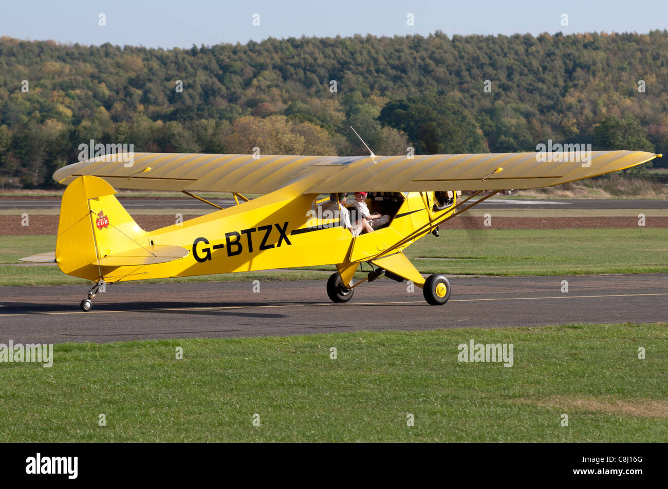 Piper cub hi-res stock photography and images - Alamy