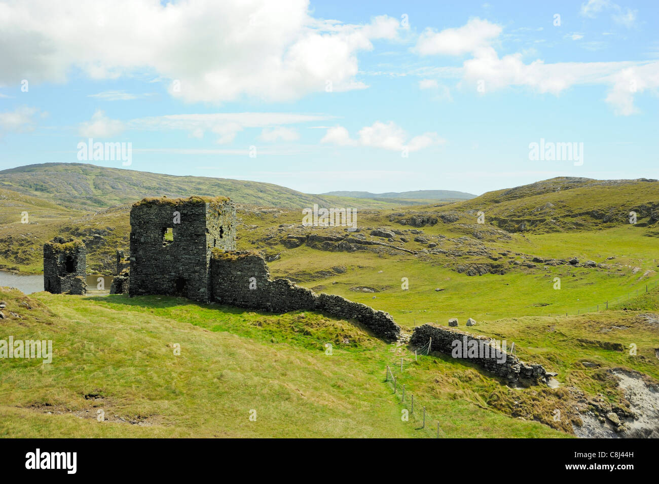 Dunlough Castle, Three Castle Head Stock Photo - Alamy