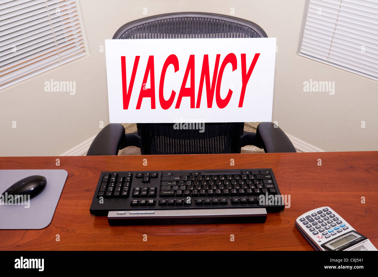 Job vacancy sign hi-res stock photography and images - Alamy
