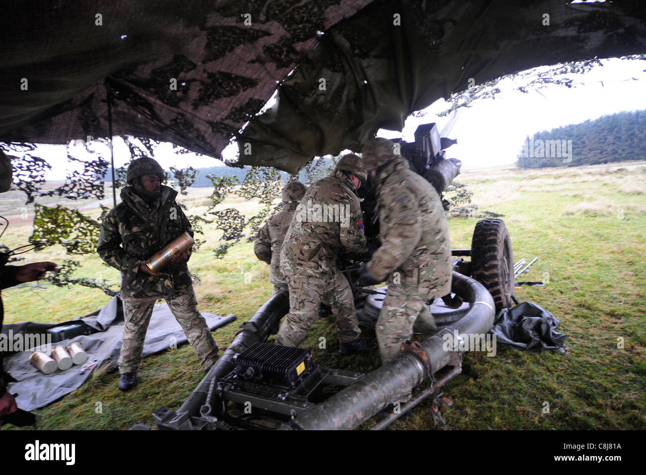 L118 light gun 105mm bean fired by 4 regiment RA in Wales Stock Photo ...