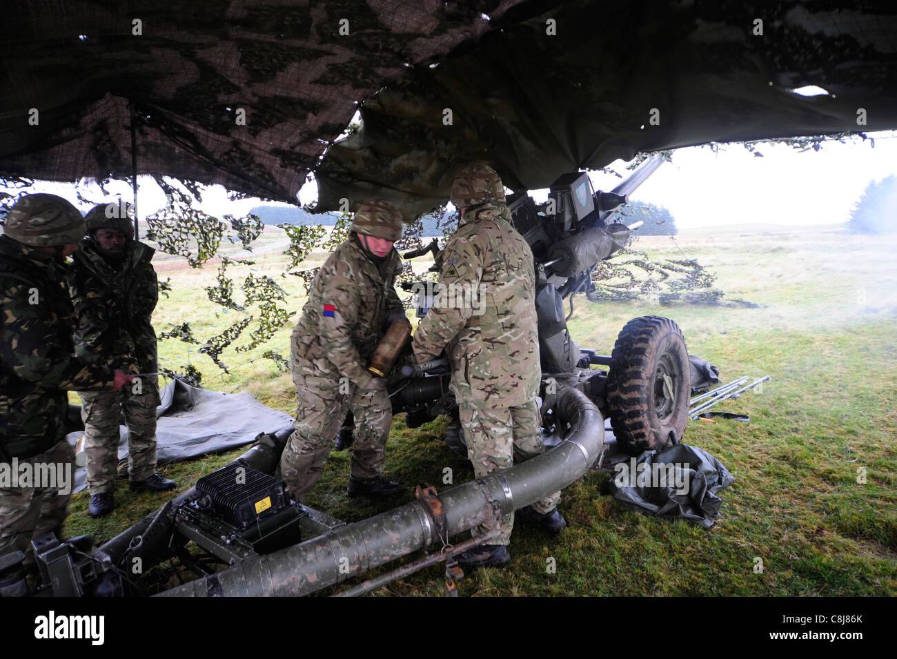 L118 light gun 105mm bean fired by 4 regiment RA in Wales Stock Photo ...